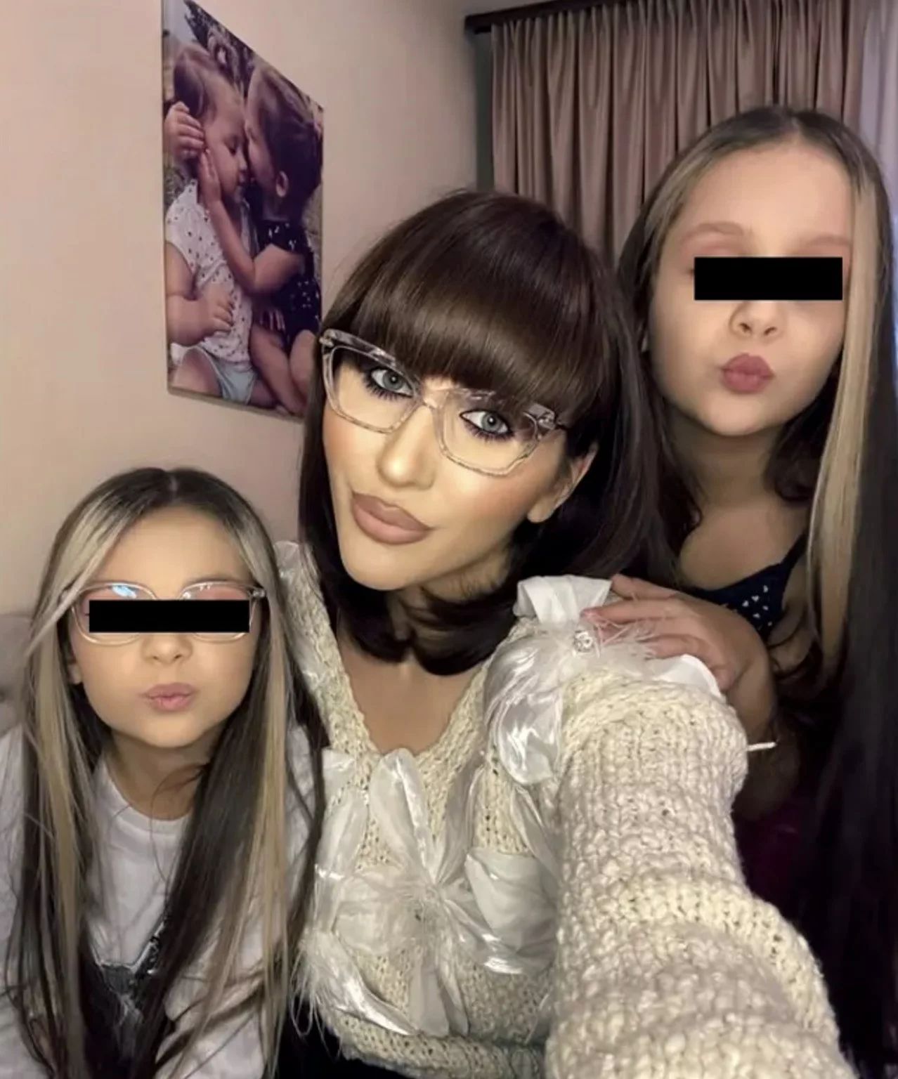 Dana Roba, un nou derapaj taxat pe internet! Și-a vopsit cele două fetițe și asta nu e tot ...